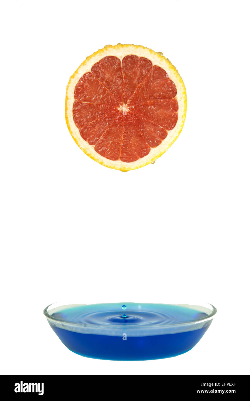 Grapefruit drops blue water Stock Photo - Alamy