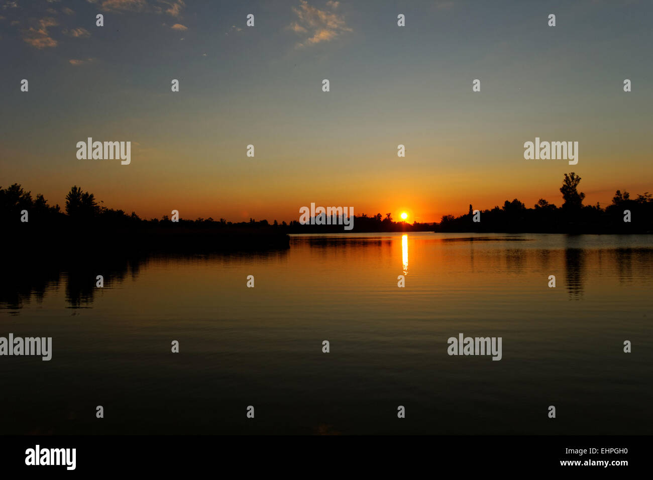 Yellow sunset over water hi-res stock photography and images - Alamy