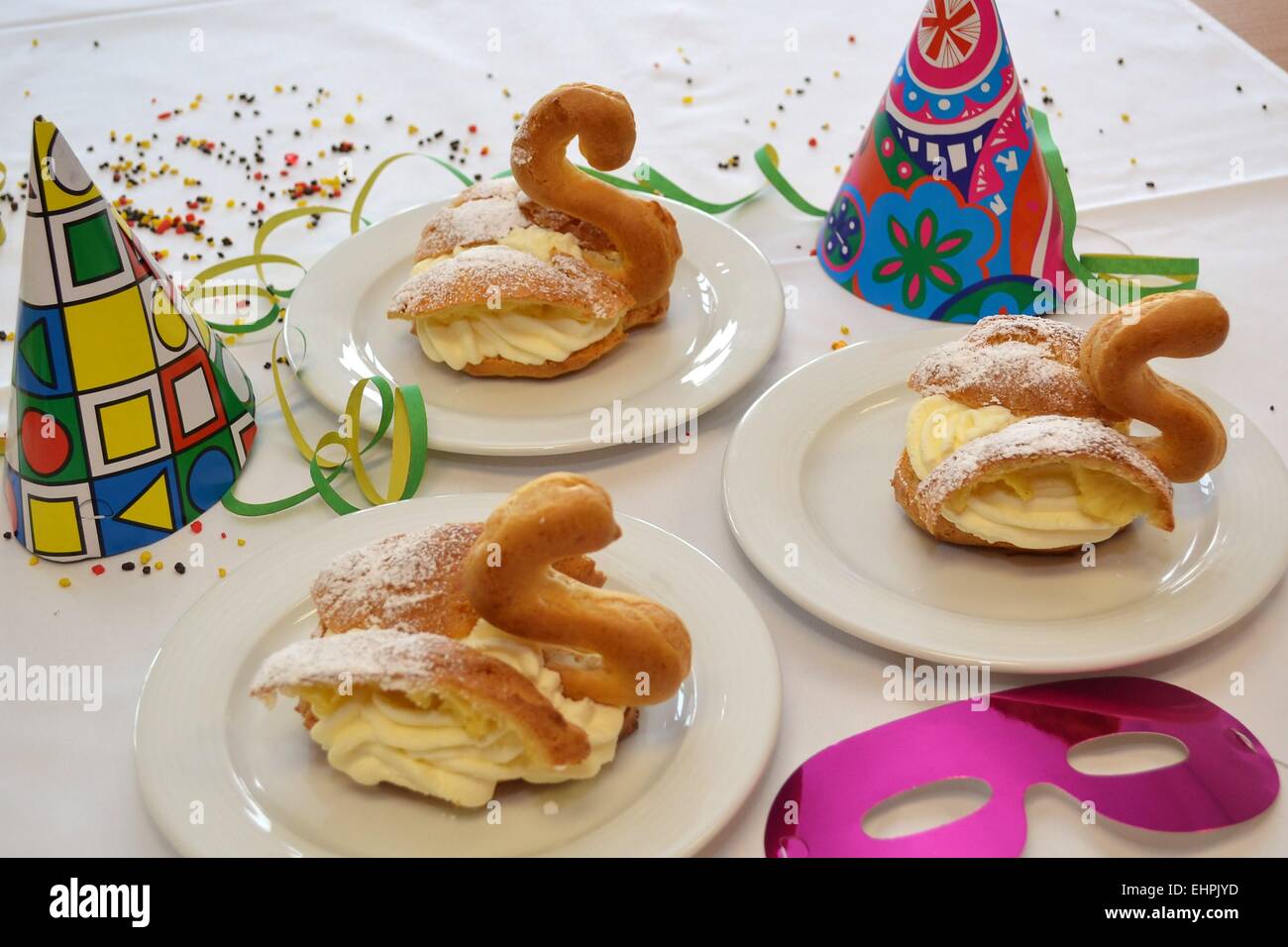 Creations dessert hi-res stock photography and images - Alamy