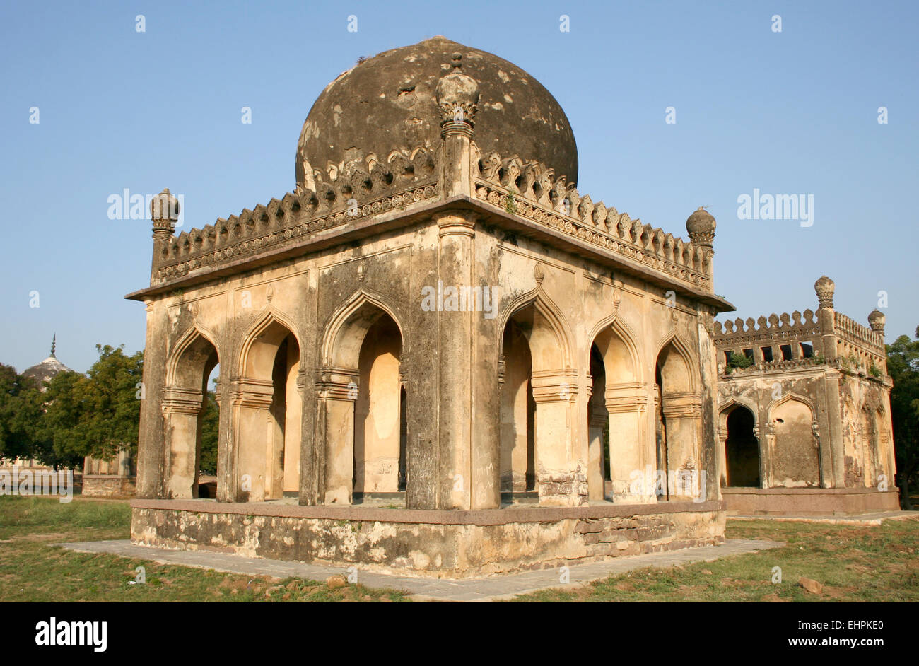 architecture of Qutub Shahi Tombs built in 1500s of seven rulers in ...