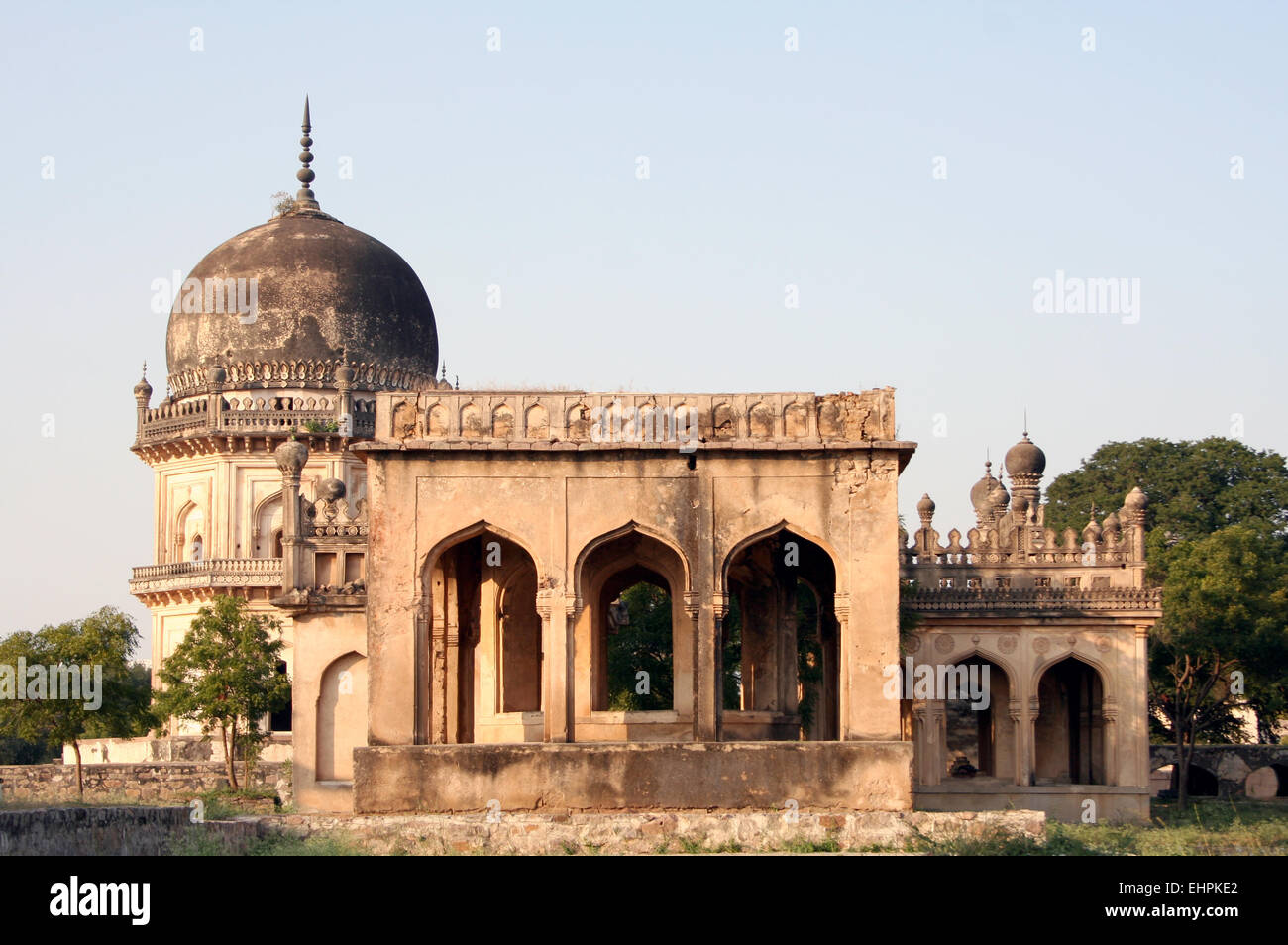 architecture of Qutub Shahi Tombs built in 1500s of seven rulers in ...