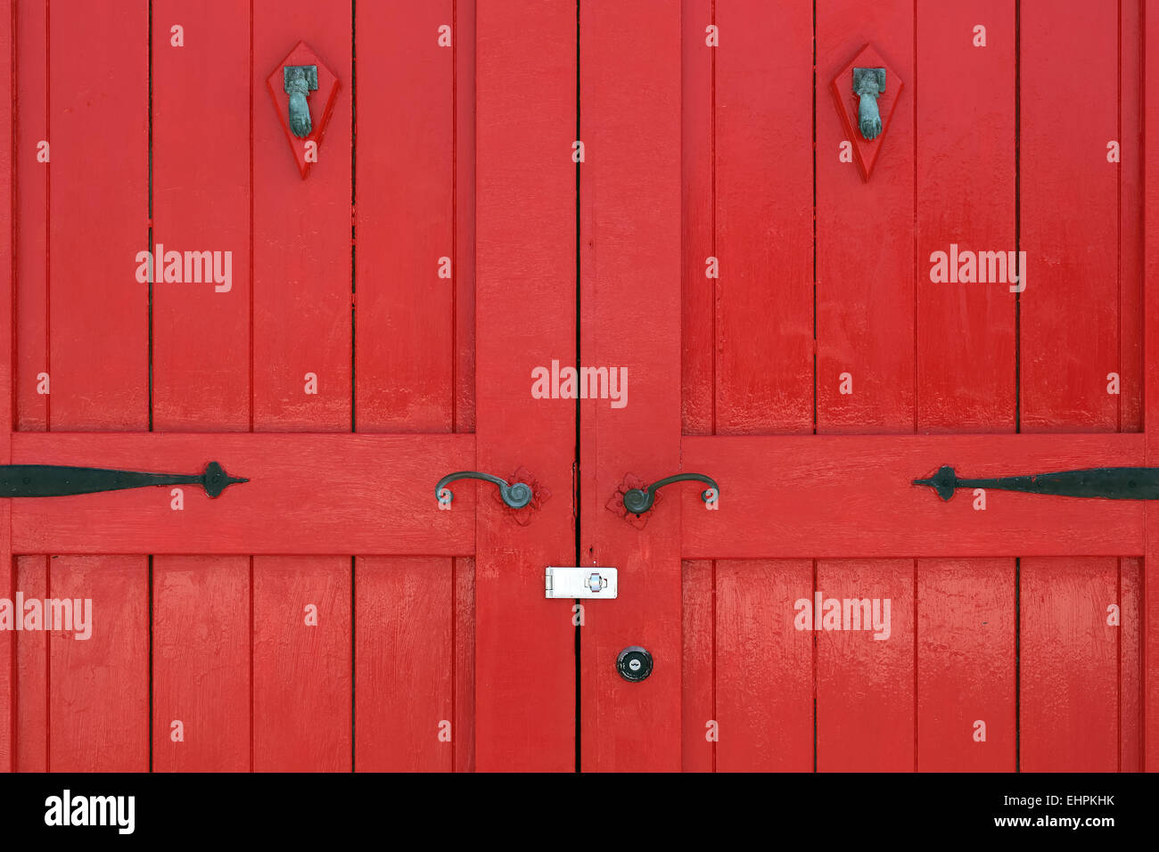 Red wooden door detail hi-res stock photography and images - Alamy