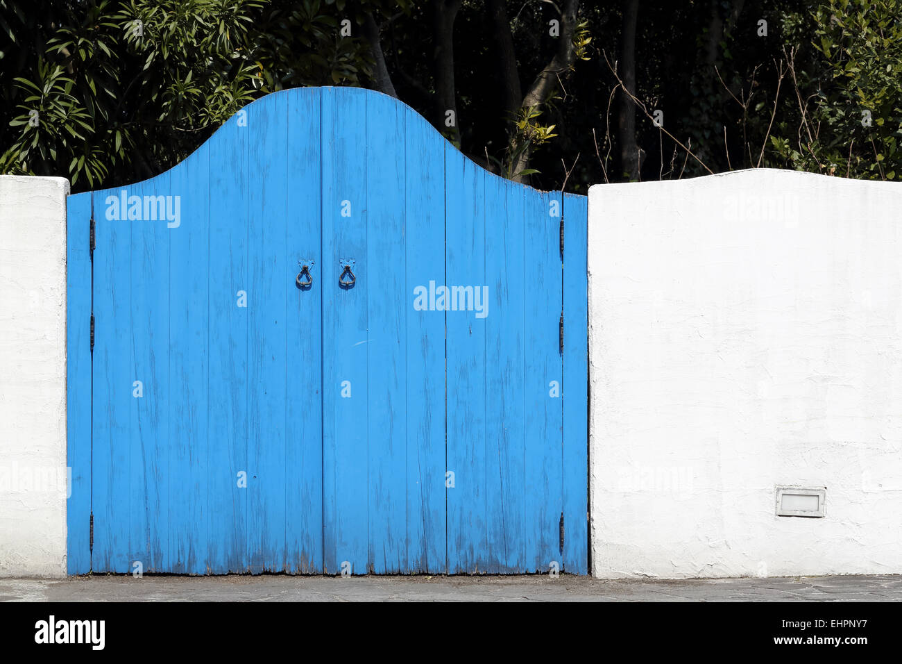 Blue wooden door white hi-res stock photography and images - Alamy