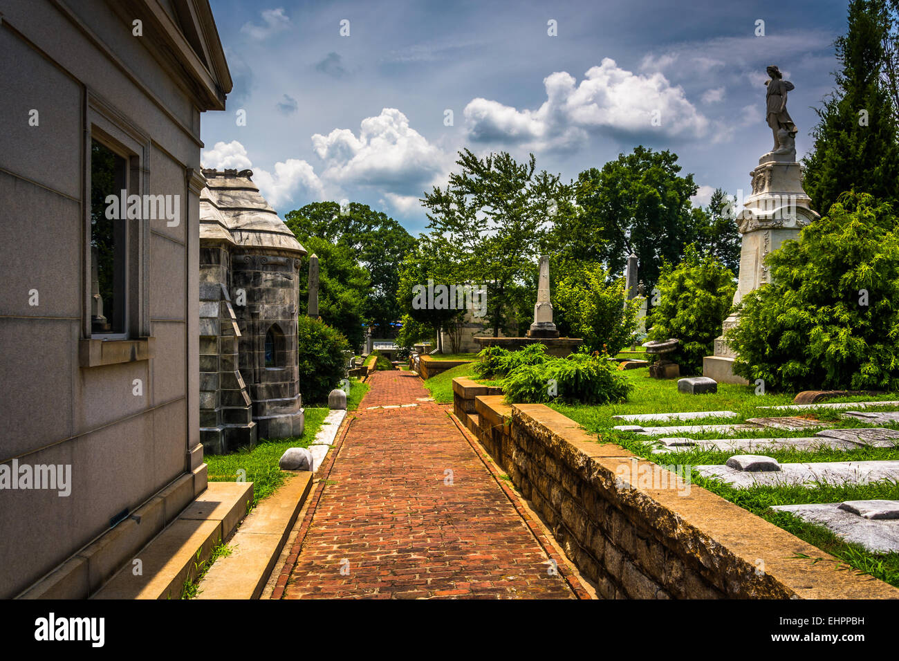 Graves and mausoleums at Oakland Cemetary in Atlanta, Georgia Stock ...