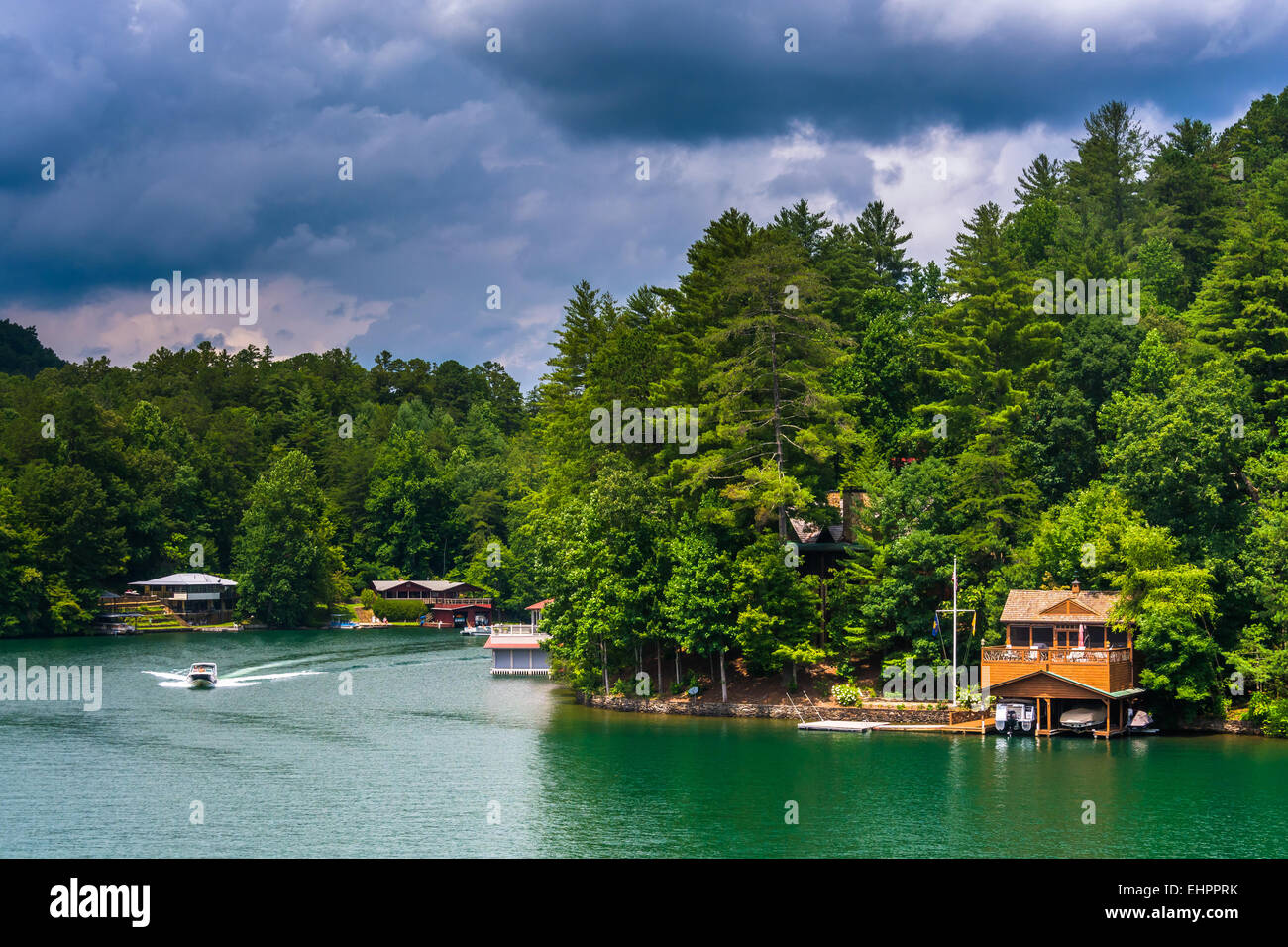 Houses along the shore of Lake Burton, in Georgia Stock Photo - Alamy