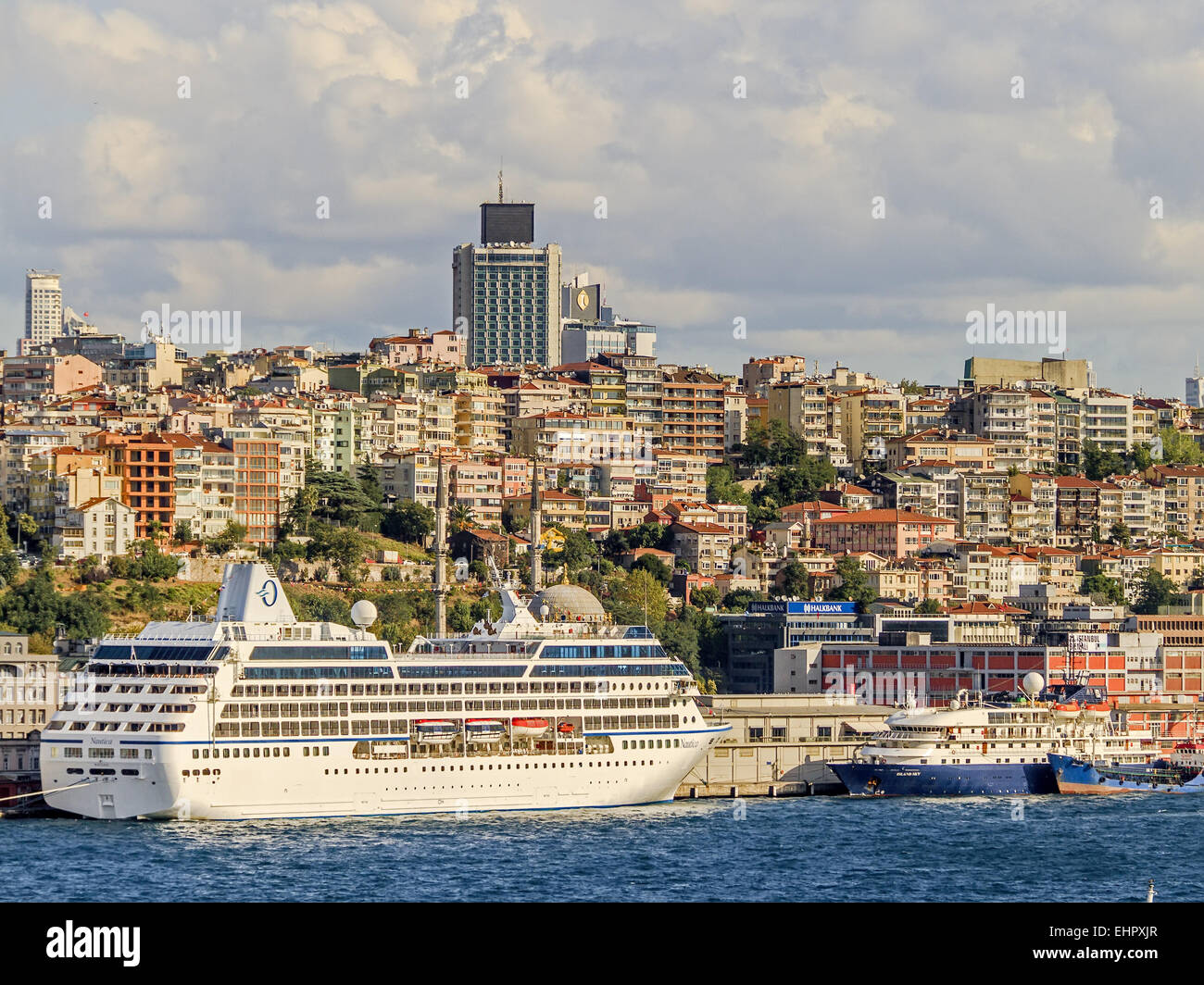 Turkey istanbul bosphorus harbour ships hi-res stock photography and ...