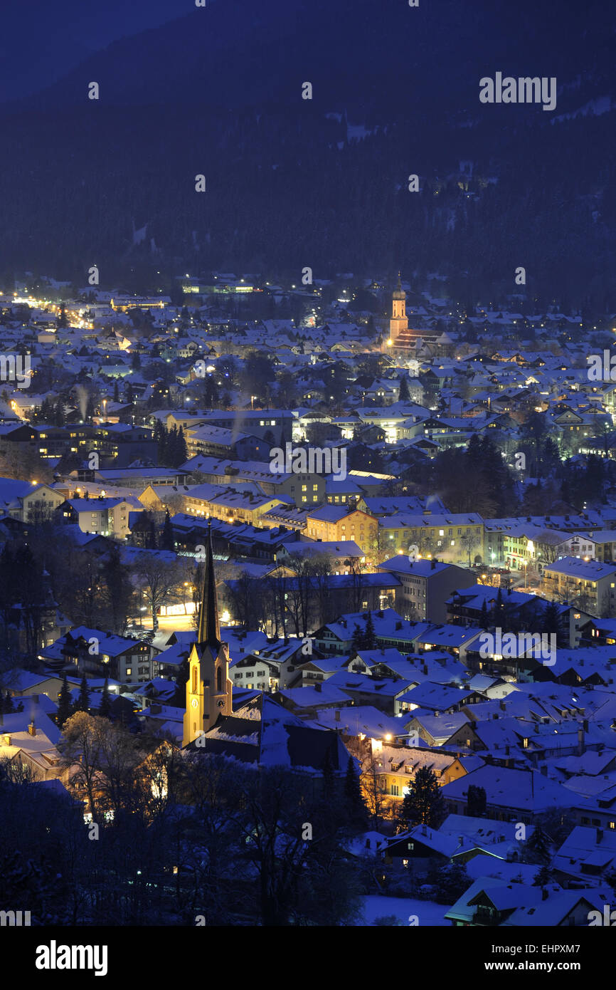 German city at night hi-res stock photography and images - Alamy