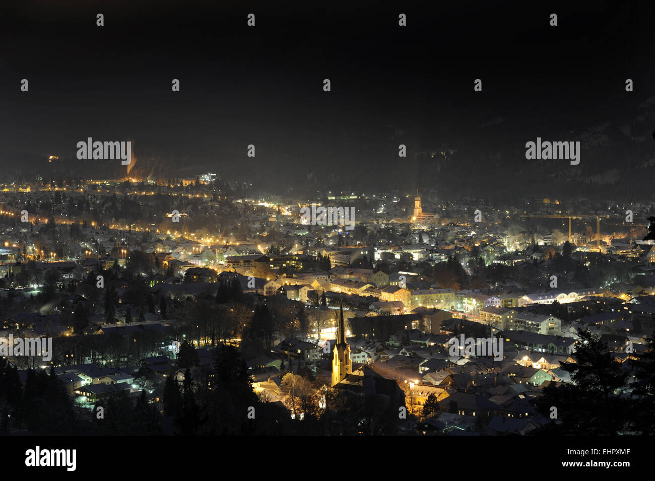 German city at night hi-res stock photography and images - Alamy