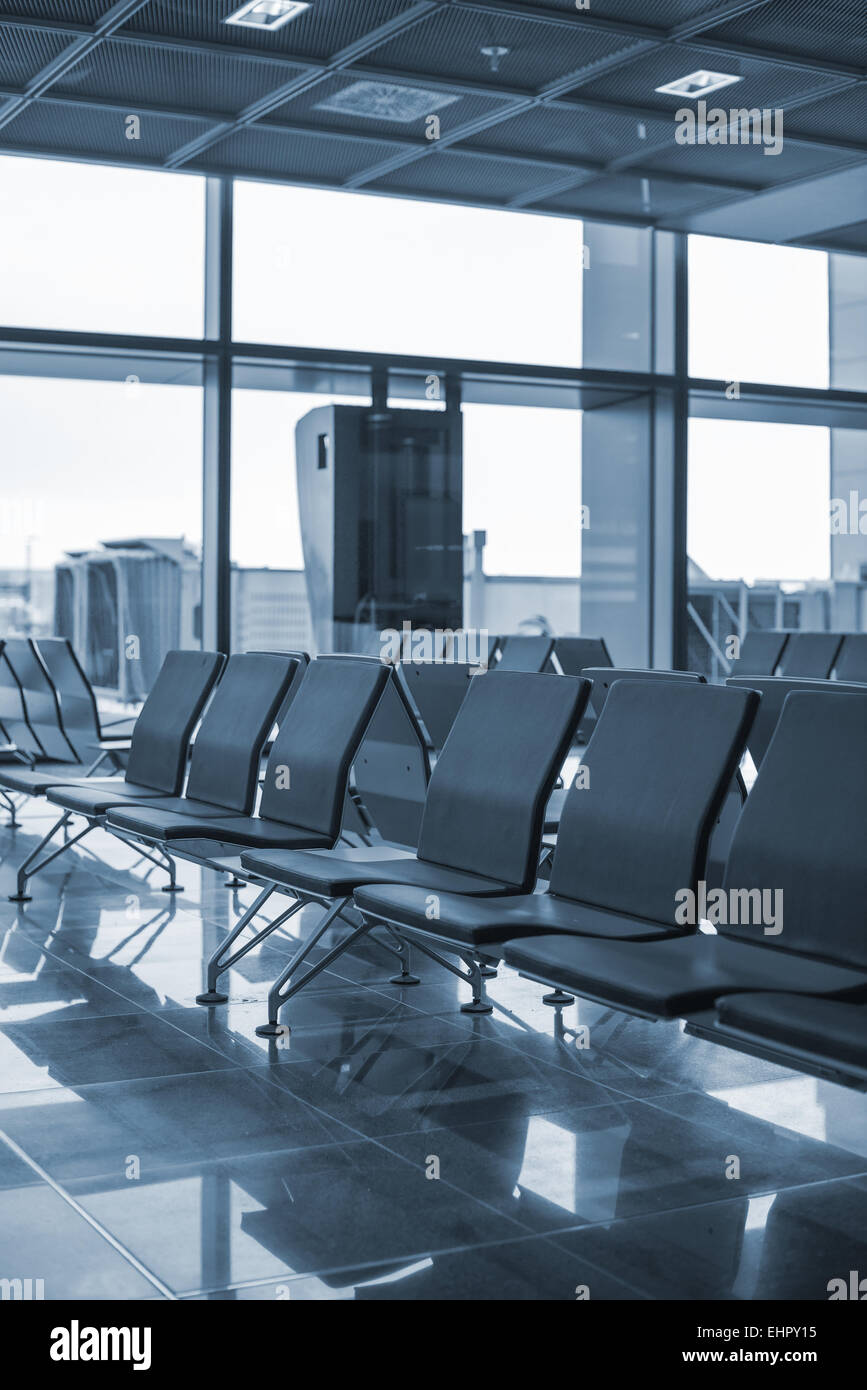 Empty seats in terminal waiting room in airport Stock Photo - Alamy
