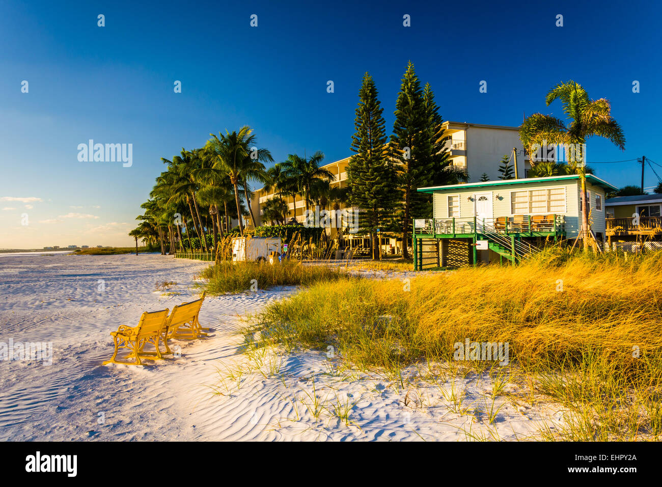 Buildings on the beach hi-res stock photography and images - Alamy