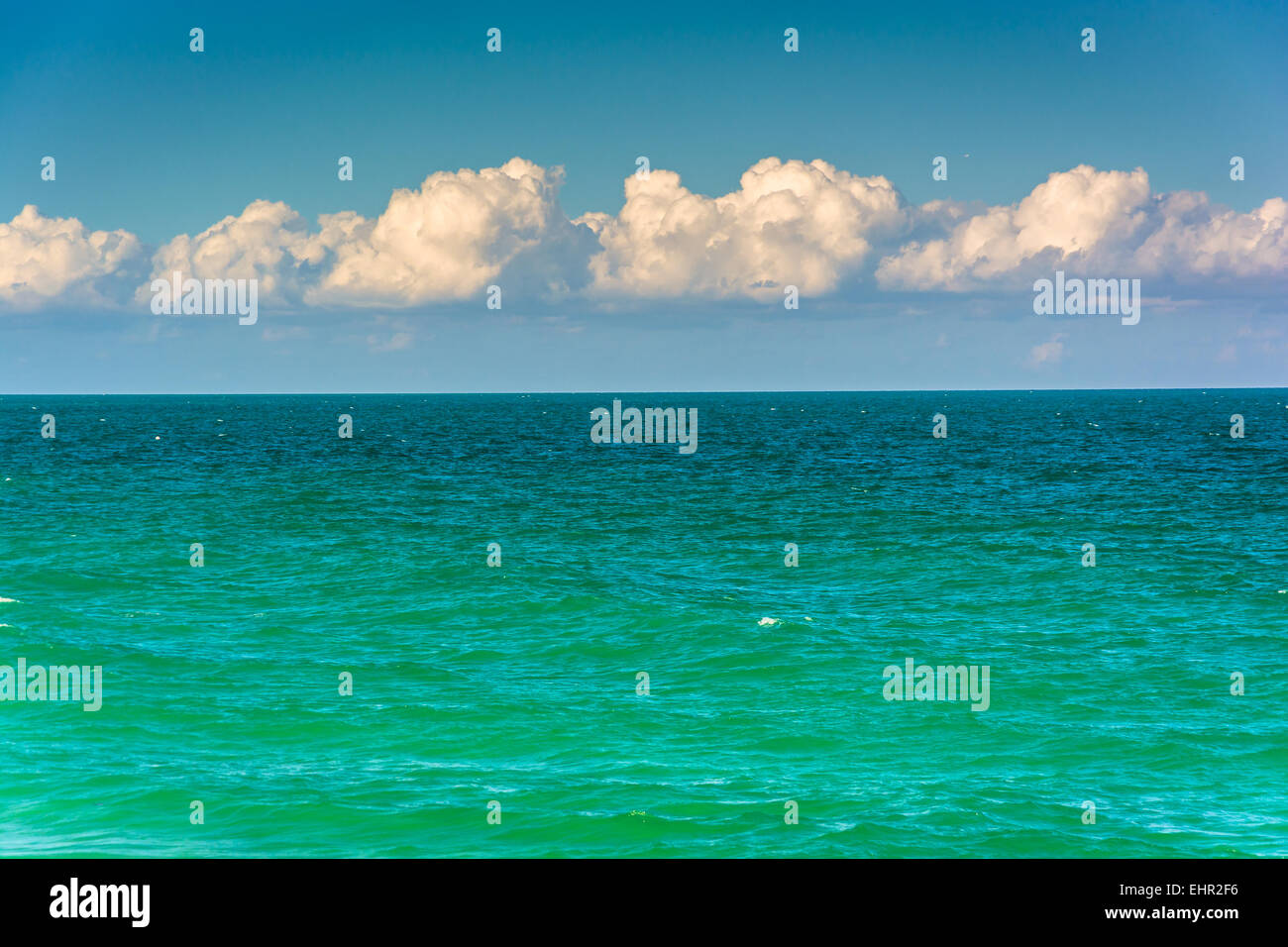Turquoise waters of the Atlantic Ocean in Miami Beach, Florida Stock ...