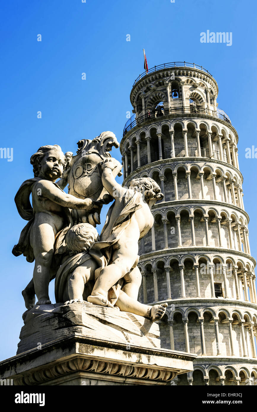 Leaning tower of pisa construction hi-res stock photography and images ...