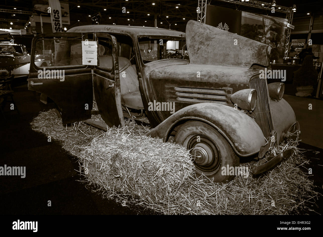 Rusty body of a compact car Renault Monaquatre, 1934 Stock Photo - Alamy
