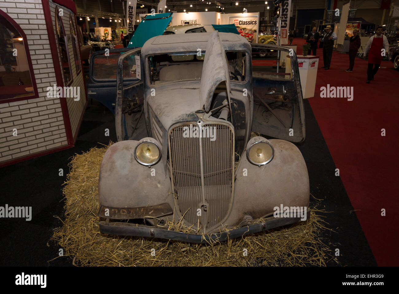 Rusty body of a compact car Renault Monaquatre, 1934 Stock Photo - Alamy
