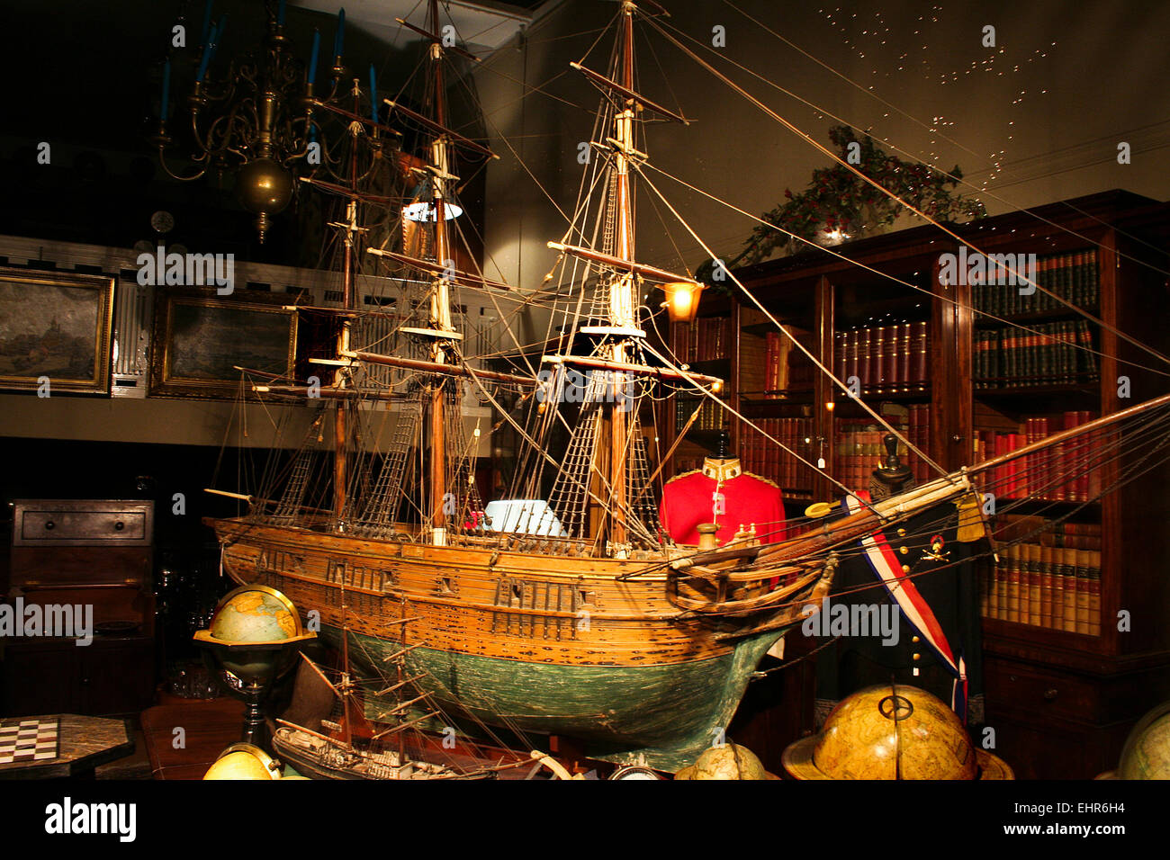 Antique shop baskets hi-res stock photography and images - Alamy