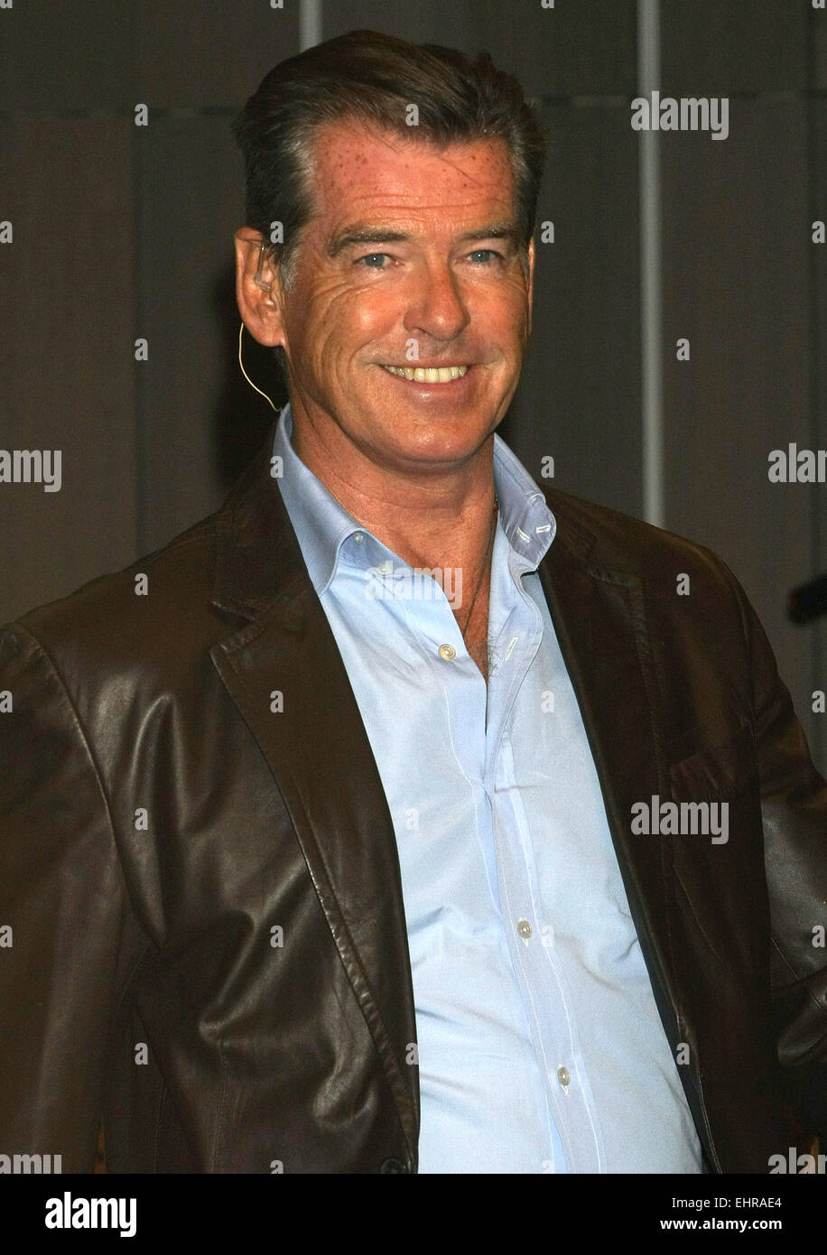 November man press conference hi-res stock photography and images - Alamy