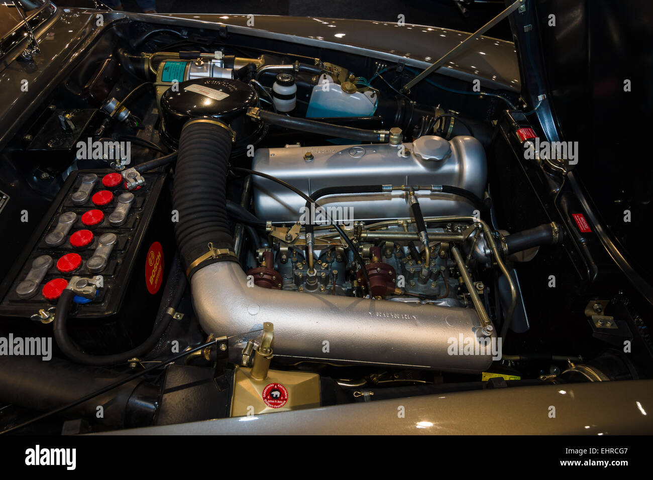 Mercedes benz engine compartment hi-res stock photography and images ...
