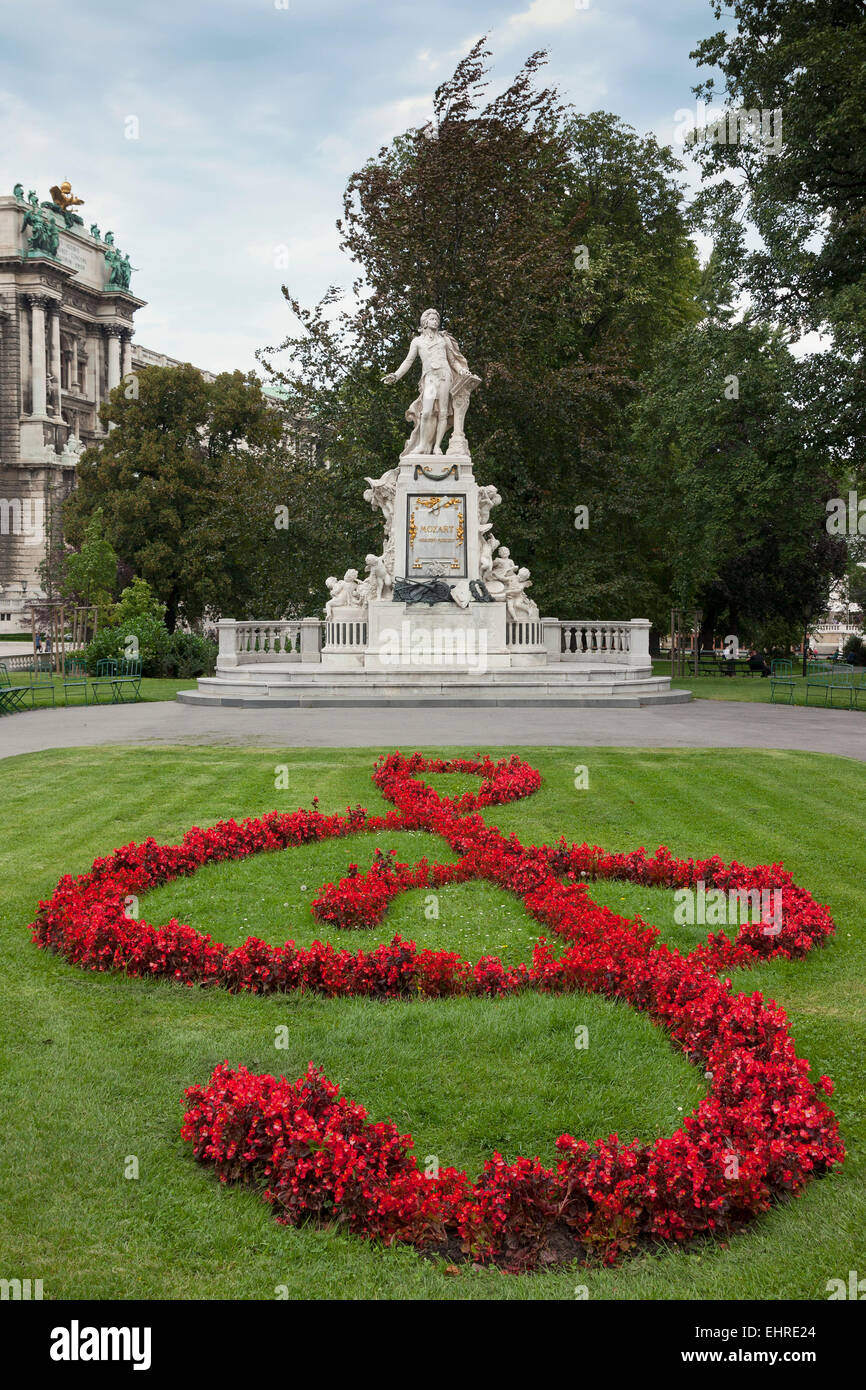 Mozart statue vienna hi-res stock photography and images - Alamy