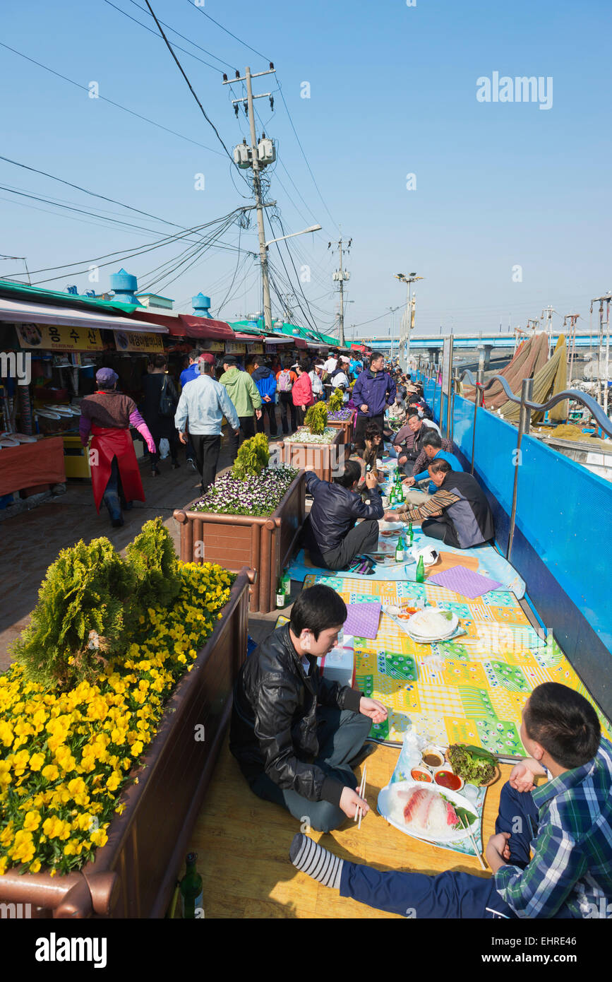 Incheon fish market hi-res stock photography and images - Alamy