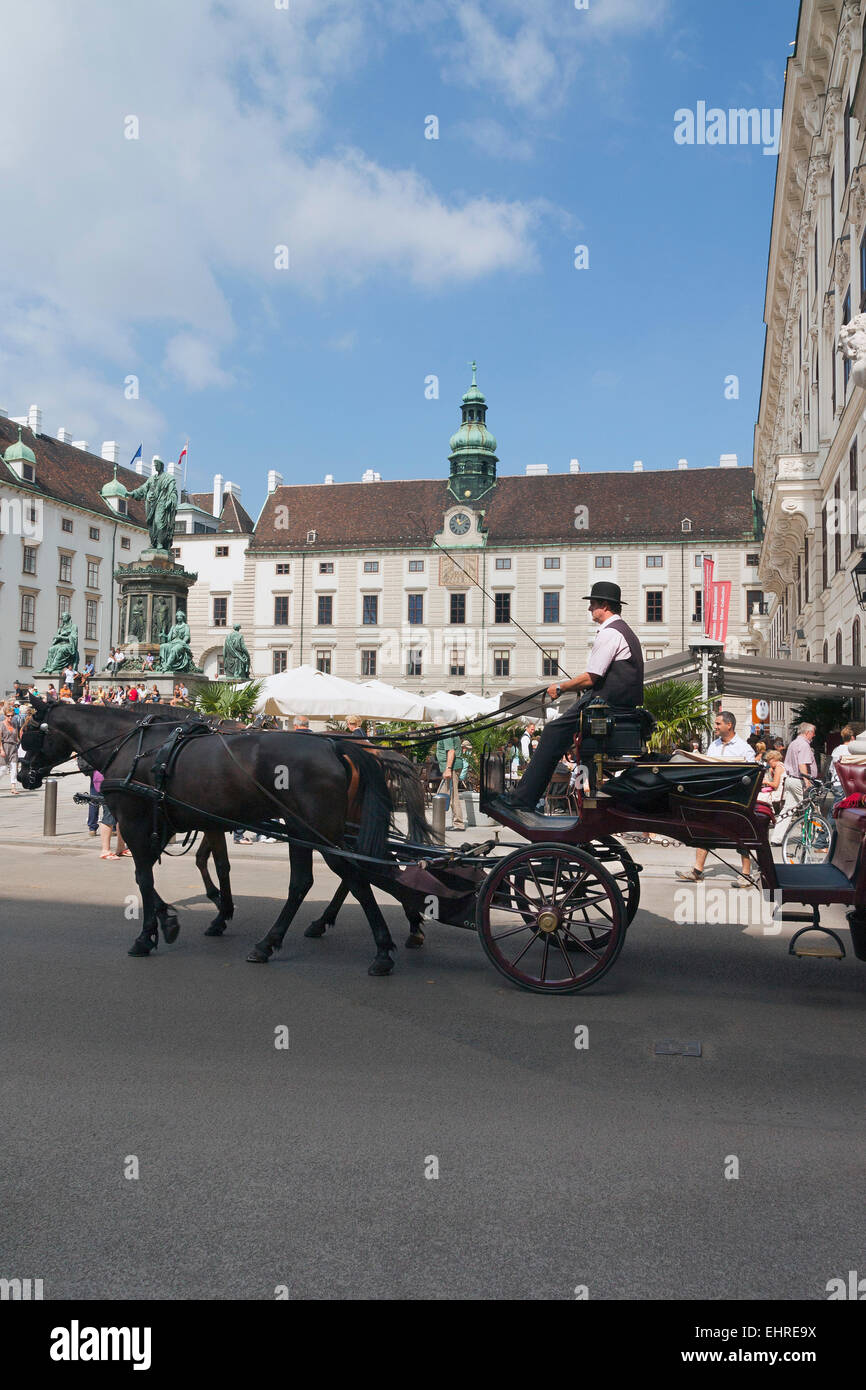 Hofburg palace vienna horse statue sky hi-res stock photography and ...