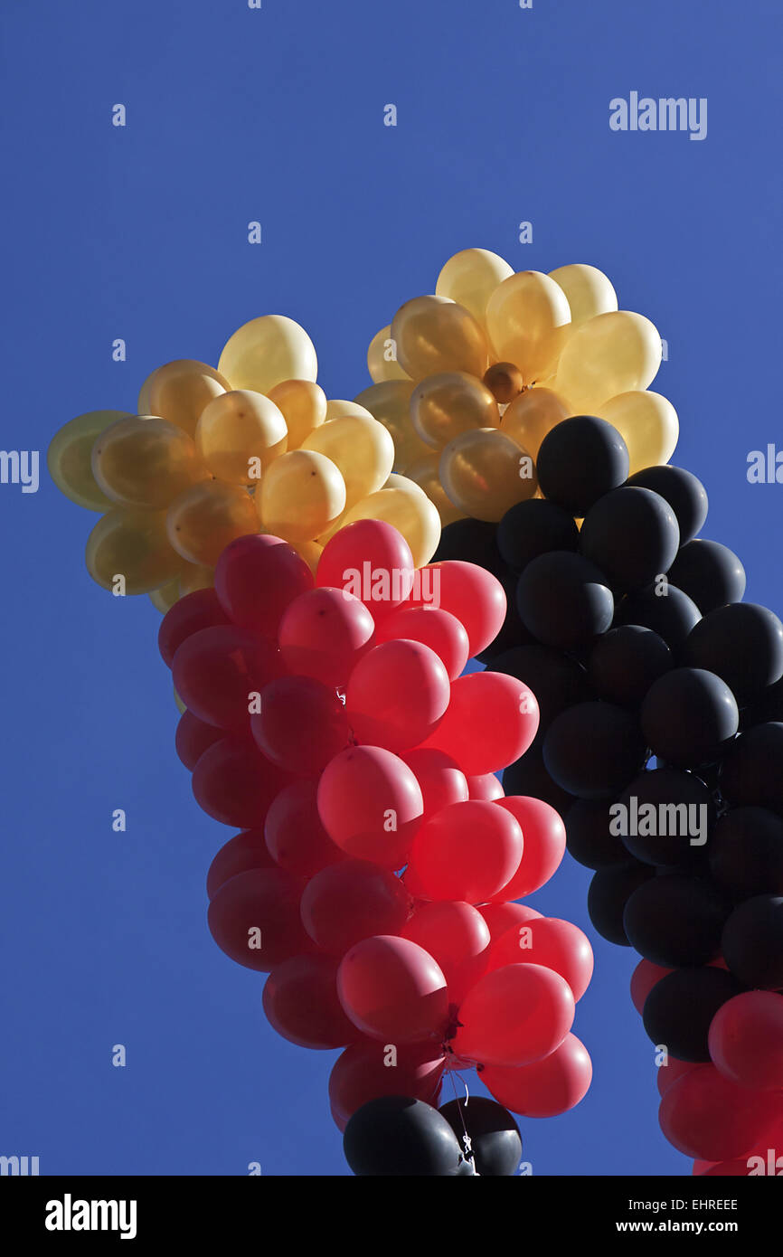 Rote luftballons hi-res stock photography and images - Alamy