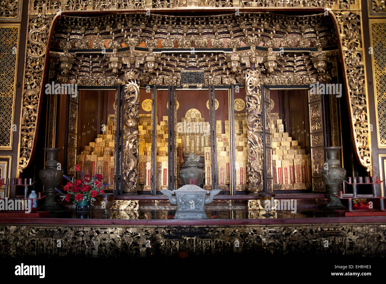 Ancestral altar house chinese hi-res stock photography and images - Alamy