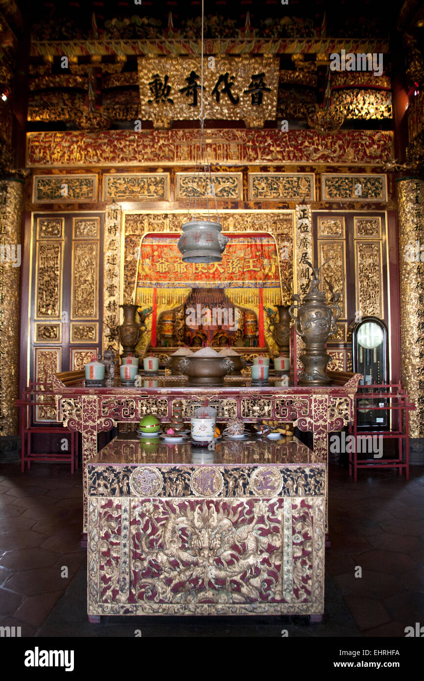 The Ee Kok Tong, the ancestral hall in the Khoo Kongsi Clan House ...