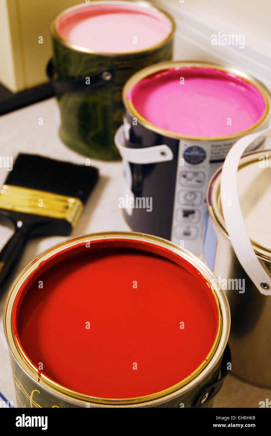 Paint can lids with brush hi-res stock photography and images - Alamy
