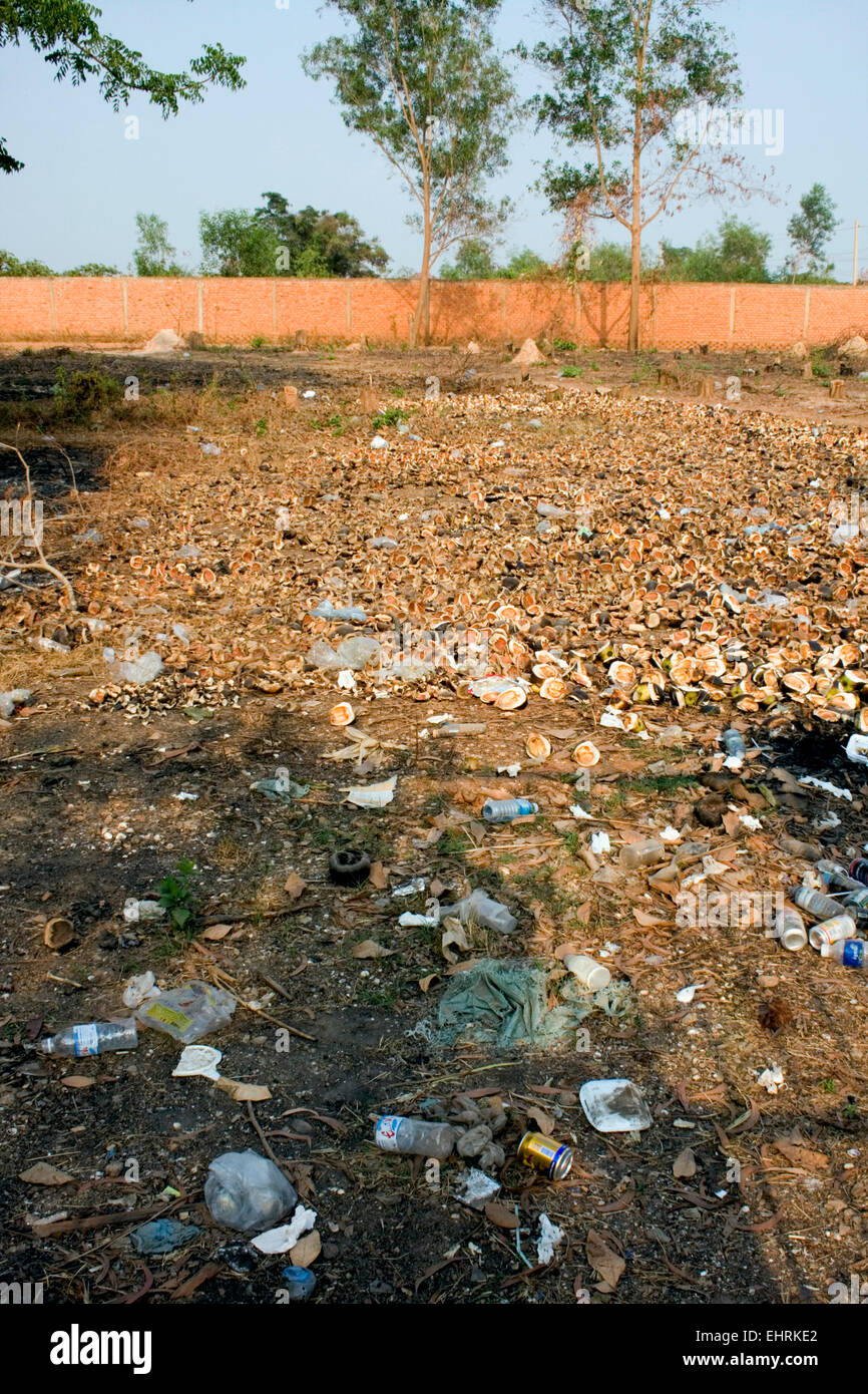 Vacant lot trash hi-res stock photography and images - Alamy