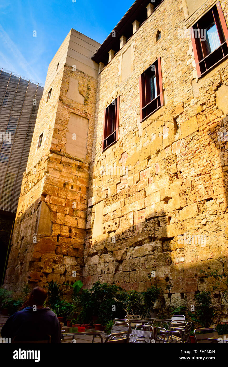 Roman wall and defence tower. Barcelona, Catalonia, Spain Stock Photo ...