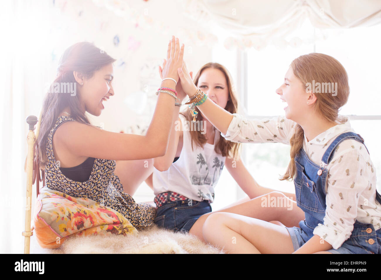 Girls high five hi-res stock photography and images - Alamy