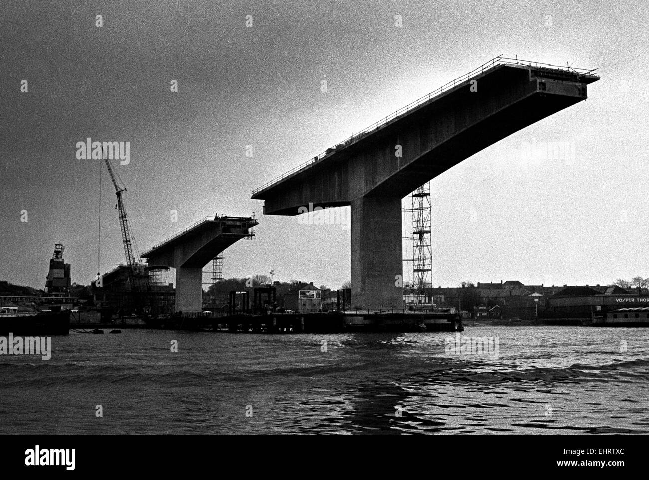 Itchen river bridge construction hi-res stock photography and images ...