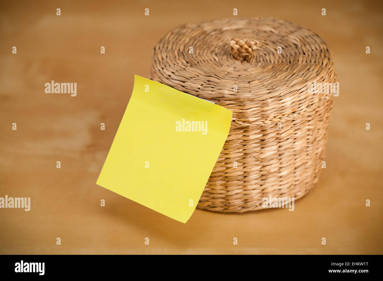 Empty post-it note sticked on jewelry box Stock Photo - Alamy