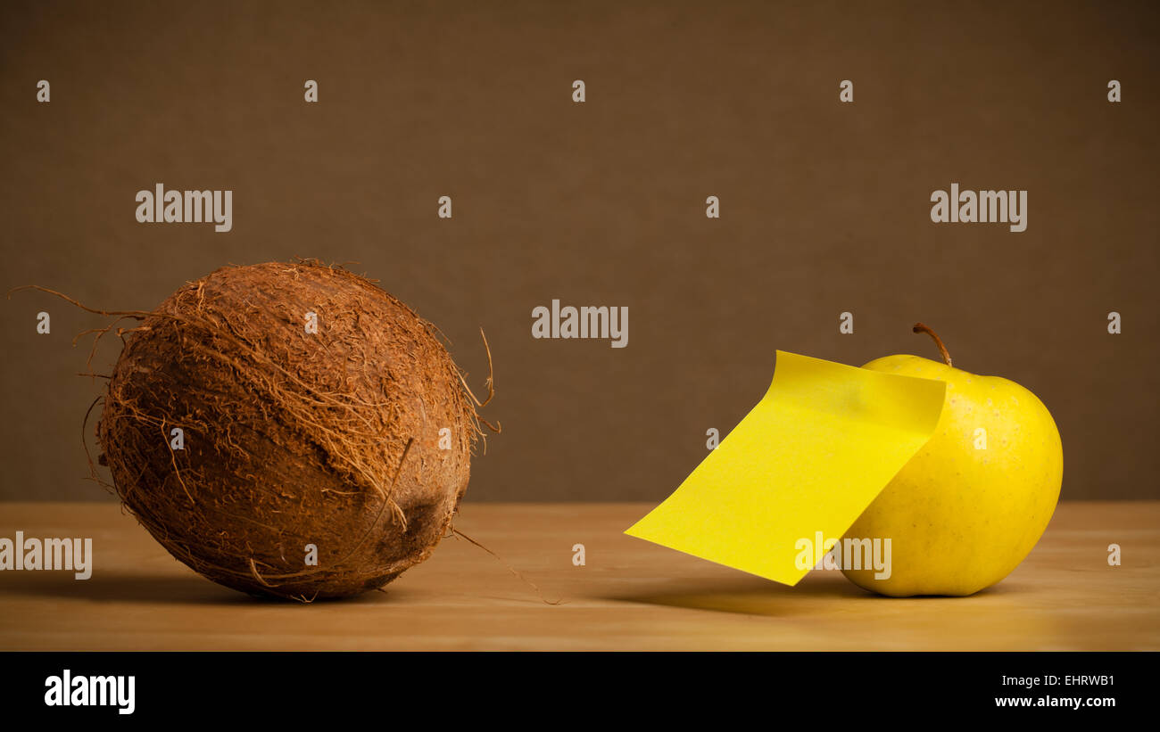 Empty post-it note sticked on fruit Stock Photo - Alamy