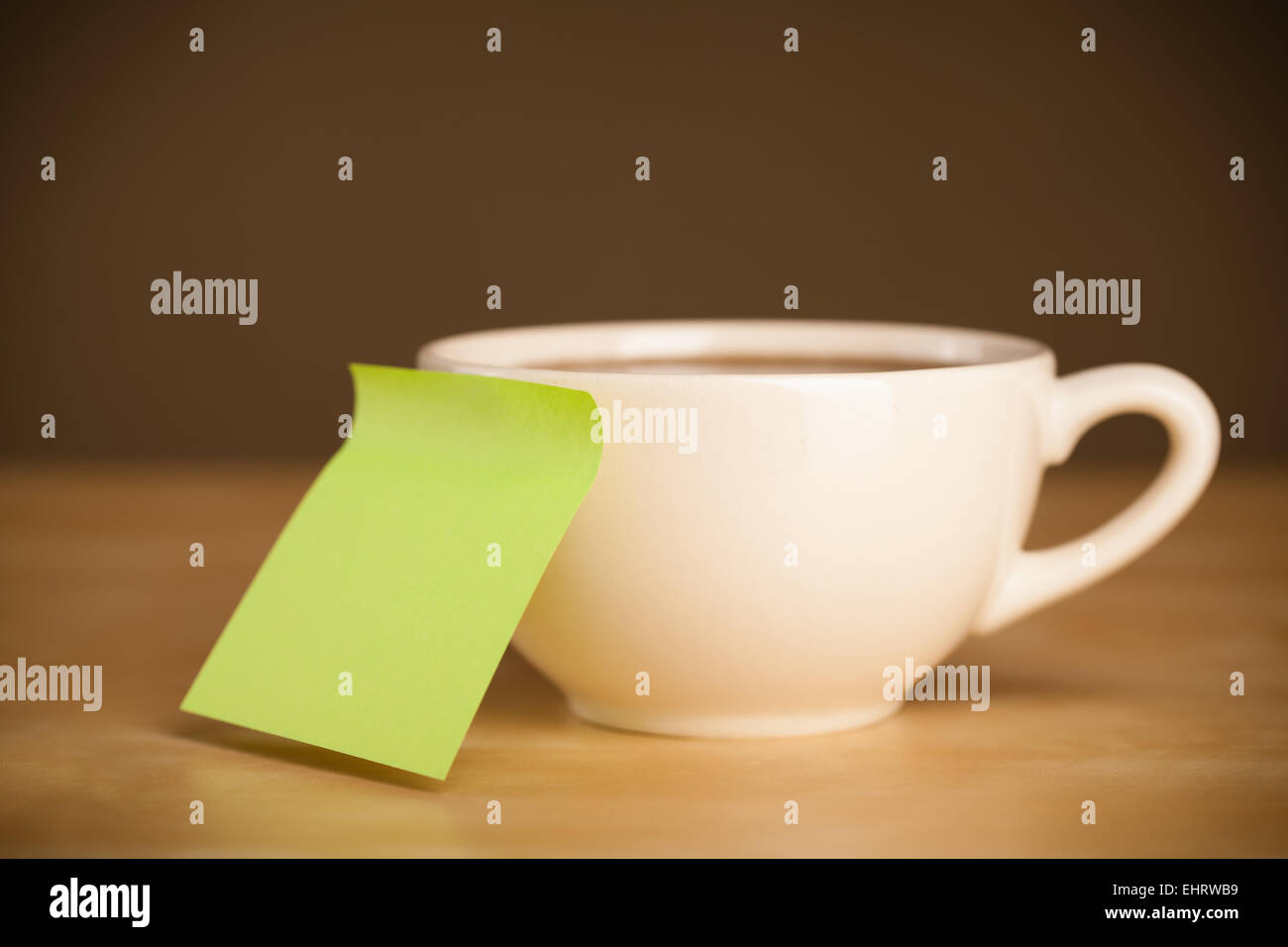 Empty post-it note sticked on cup Stock Photo - Alamy