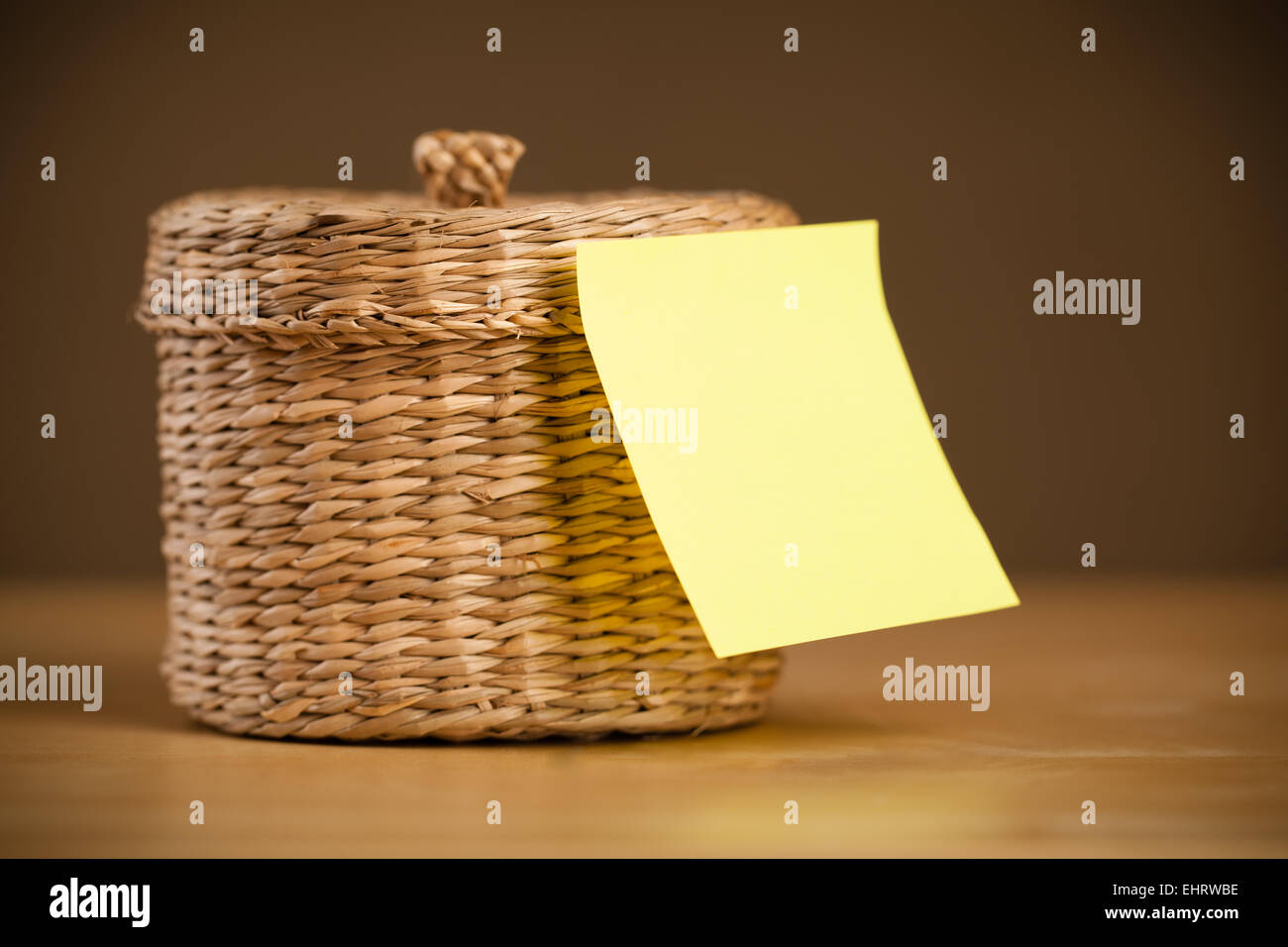 Close note memo present hi-res stock photography and images - Alamy