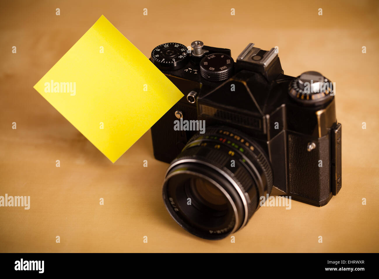 Empty post-it note sticked on photo camera Stock Photo - Alamy