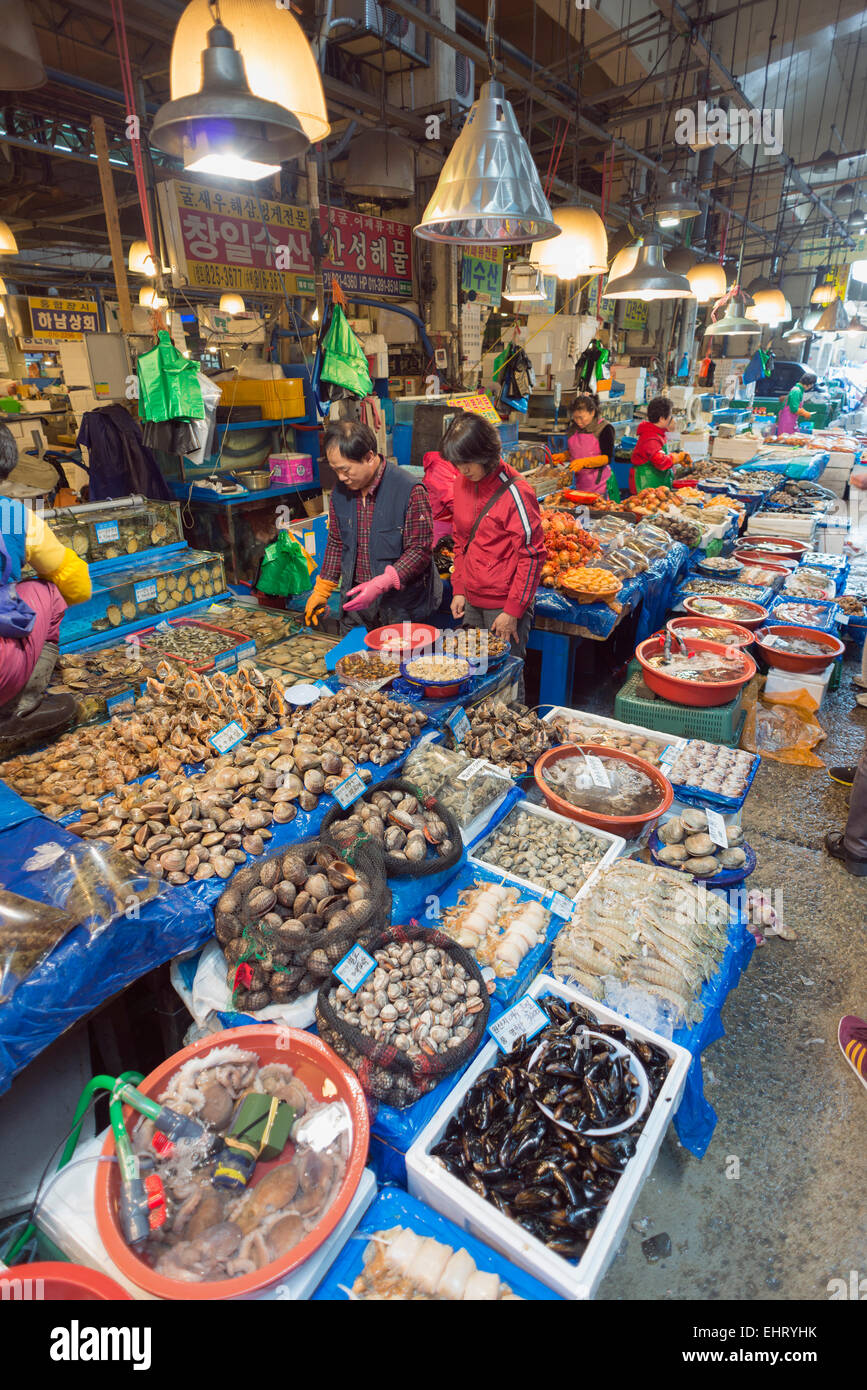 Seoul noryangjin fish market hi-res stock photography and images - Alamy
