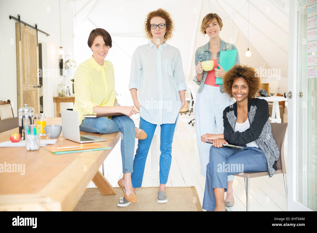 Office workers collaborate hi-res stock photography and images - Alamy