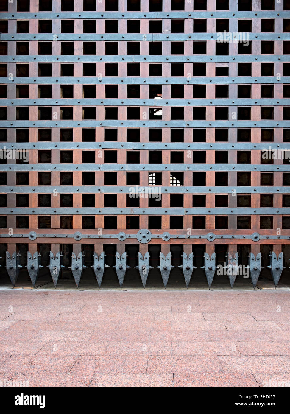 Forged entrance gate grid hi-res stock photography and images - Alamy