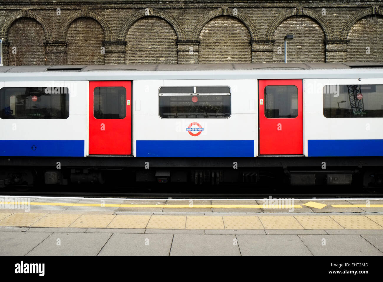 District line train hi-res stock photography and images - Alamy