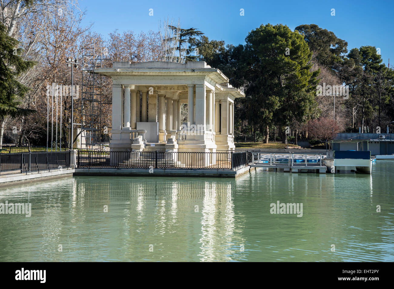 Lake in Retiro park, Madrid Spain Stock Photo - Alamy