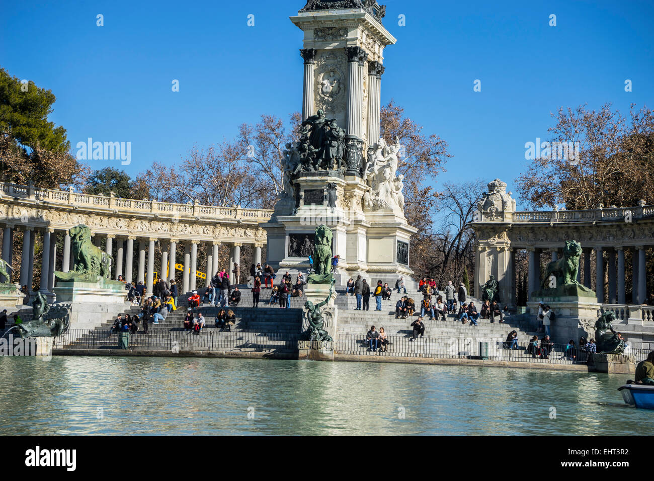 Tourist, Lake in Retiro park, Madrid Spain Stock Photo - Alamy