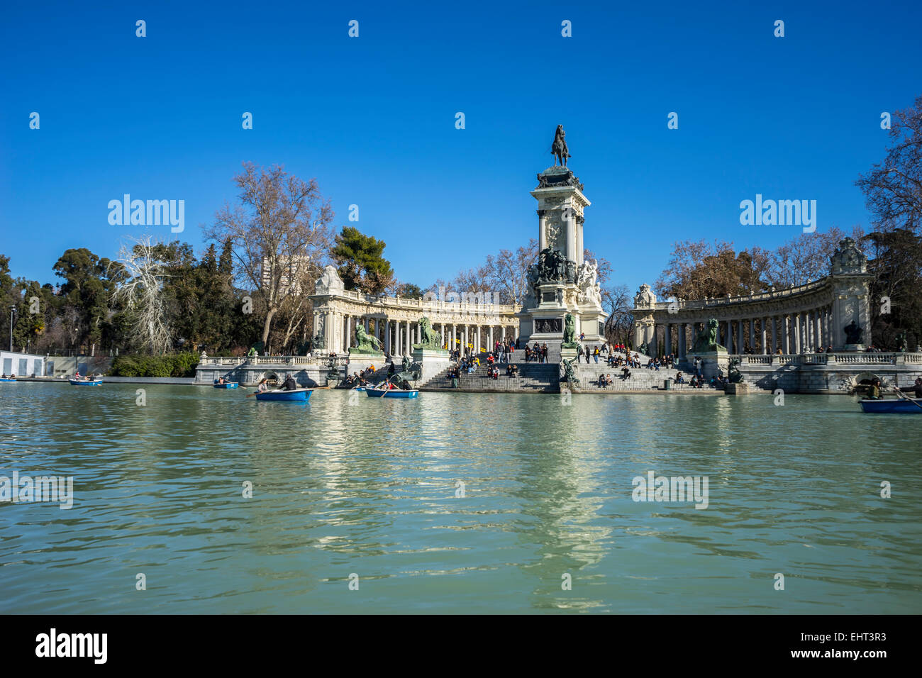 Tourist, Lake in Retiro park, Madrid Spain Stock Photo - Alamy