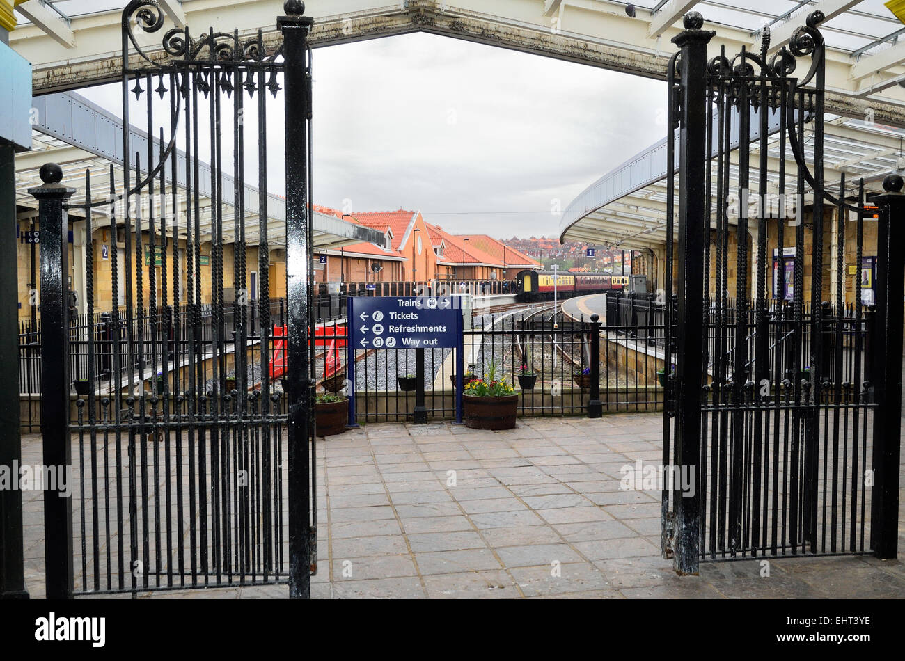 Whitby station hi-res stock photography and images - Alamy