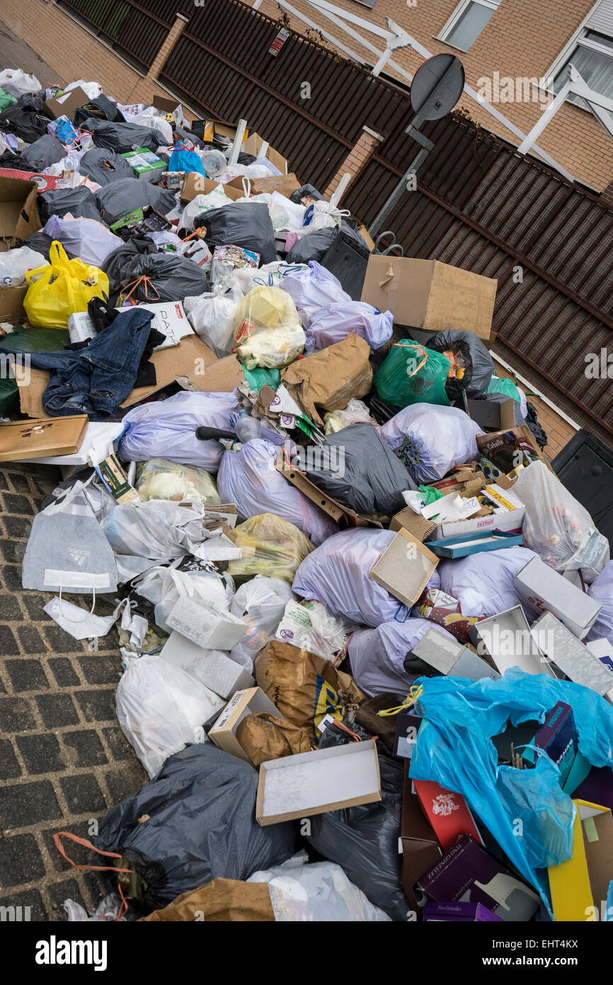 strike by municipal waste collection Stock Photo - Alamy