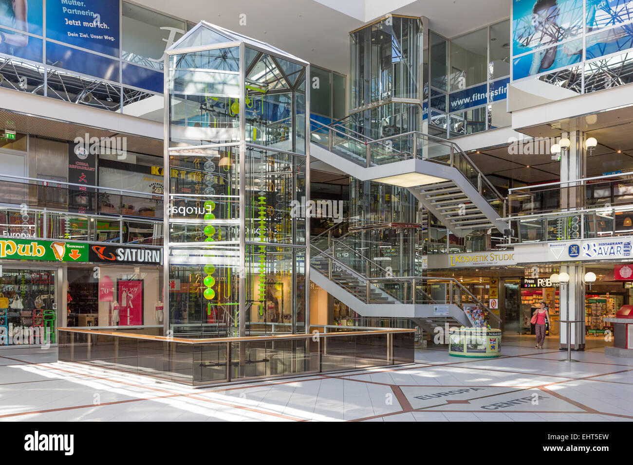 Shopping-centre with a water clockwork from 13 meters high in the ...
