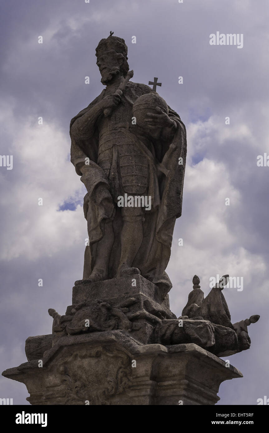 King statue hi-res stock photography and images - Alamy