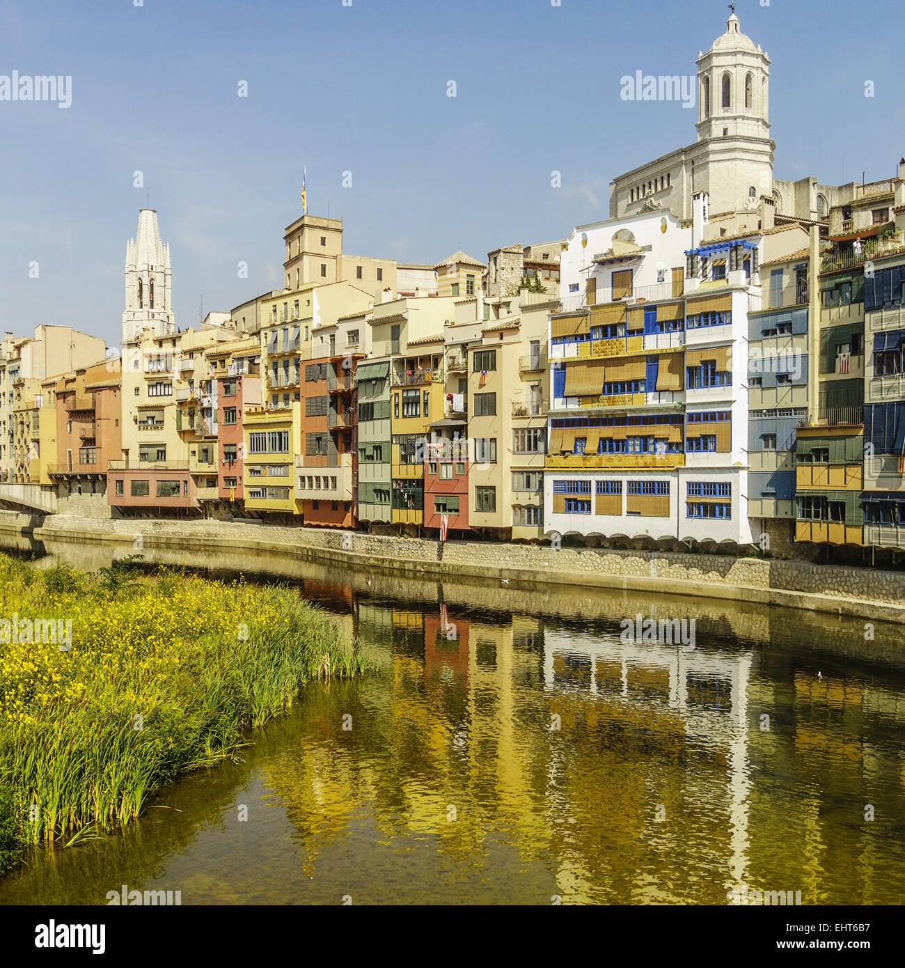Riverside buildings hi-res stock photography and images - Alamy
