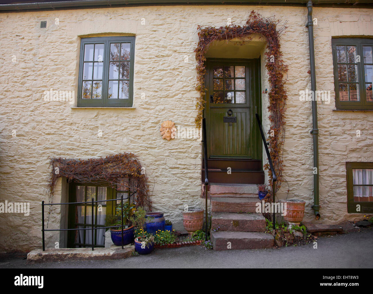 Rustic cottage doorway entrance with steps, green man plaque Stock ...